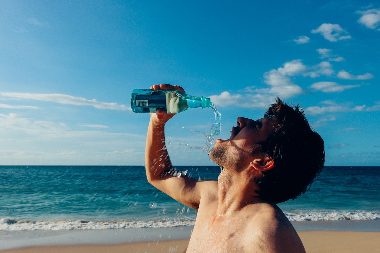Boire de l’eau : comment s’y prendre correctement ? - Pharmacie Affaires